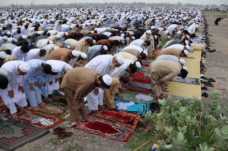 Afghan Refugees Offer Eid Alfitr Prayers Editorial Stock Photo - Stock ...