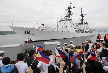 Filipinos Wave Philippine Flags During Arrival Editorial Stock Photo ...