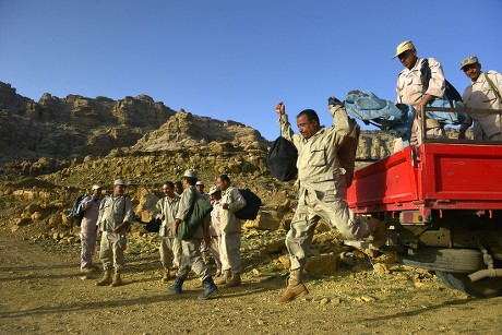 Yemeni Demining Team Arrives Clear Minefield Editorial Stock Photo ...