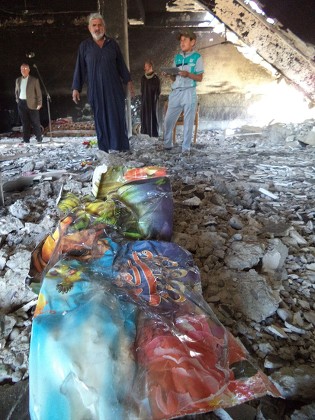Iraqi Shiites Turkmen Men Inspect Rubble Editorial Stock Photo - Stock ...
