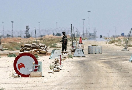 Jordanian Soldier Stands Guard Ruwaished Iraqjordan Editorial Stock ...