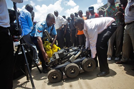 Kenyan Police Officer L Helps Bomb Editorial Stock Photo - Stock Image ...