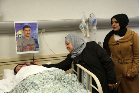 Relatives Palestinian Mother Samira Nimr L Editorial Stock Photo ...