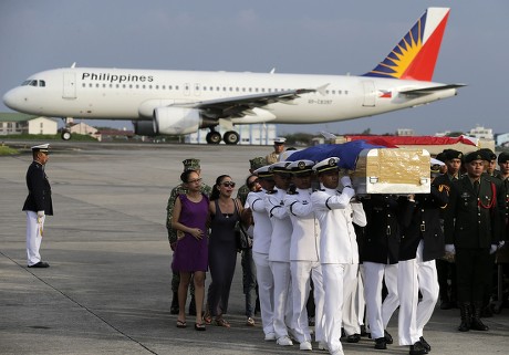 Filipino Soldiers Carry Casket Killed Philippine Editorial Stock Photo ...
