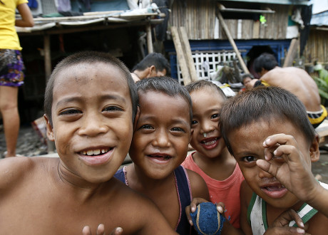 Filipino Children Play Outside Their Makeshift Editorial Stock Photo ...