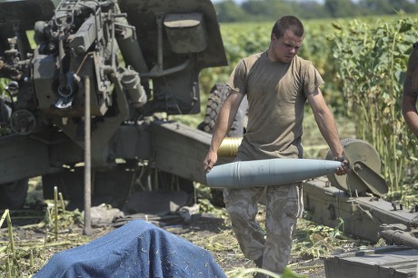 Ukrainian Soldier Prepares Shells Firing Positions Editorial Stock ...