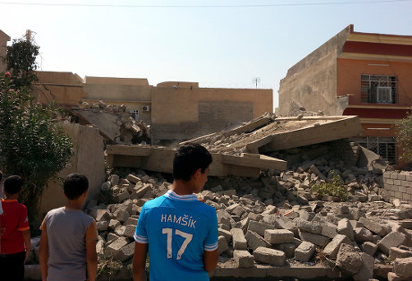 Iraqis Inspect Destroyed House After Apparent Editorial Stock Photo ...