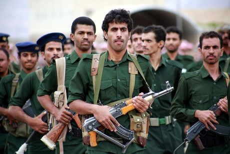 Yemeni Soldiers Loyal Yemeni President Abdo Editorial Stock Photo ...