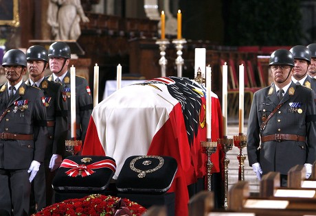 Military Honour Guard Flanks Flagdraped Coffin Editorial Stock Photo ...