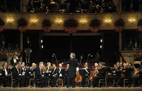 Vienna Philharmonic Orchestra Conductor Franz Welser Editorial Stock ...