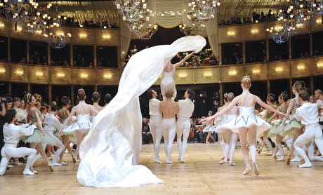 Dancers Vienna State Opera Ballet Performs Editorial Stock Photo ...