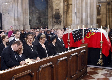 Flagdraped Coffin Former Austrian President Un - Foto de stock de ...