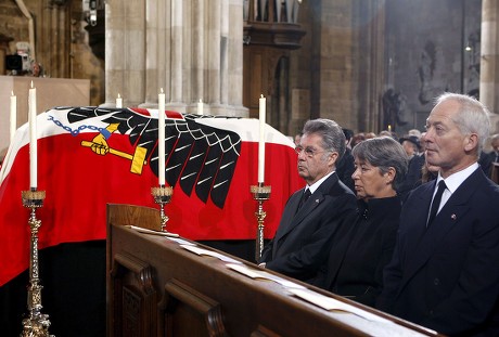 Flagdraped Coffin Former Austrian President Un Editorial Stock Photo ...