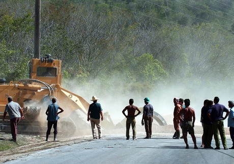 Cubans Fill Their Water Conatiners Water Editorial Stock Photo - Stock ...