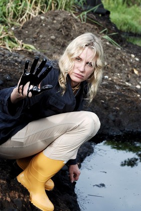 Us Actress Daryl Hannah Shows Her Editorial Stock Photo - Stock Image ...