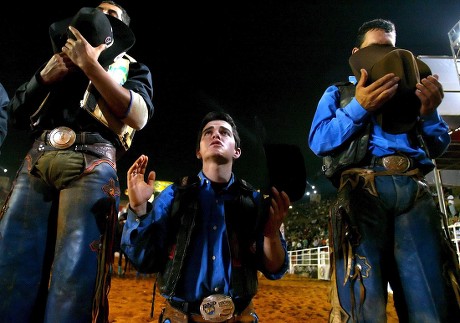 Three Cowboys Praying Begining International Rodeo Editorial Stock ...