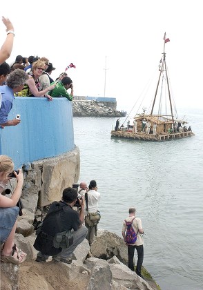 Crowds Cheers Tangaroa Balsa Raft Sets Editorial Stock Photo - Stock ...