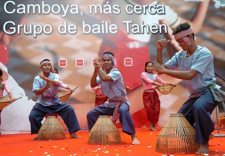 Members Cambodian Folk Dance Group Tahen Editorial Stock Photo - Stock ...