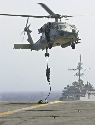 Soldier Abseils Sh60 Seahawk Helicopter Uss Editorial Stock Photo ...