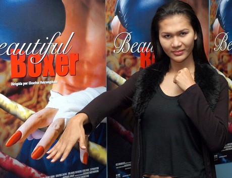 Thai Actress Parinya Charoenphol Poses Photographers Redaktionelles Stockfoto – Stockbild ...