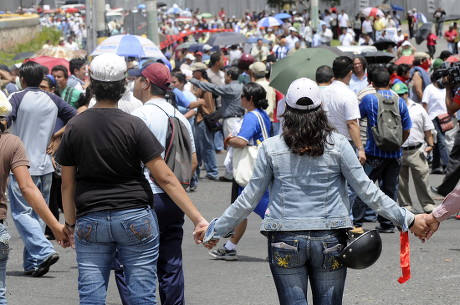 Thousands Hondurans Rally Streets Presidential House Editorial Stock ...