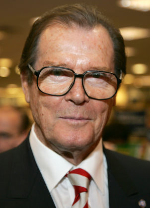 imágenes de Roger Moore 'My Word is My Bond' Autobiography Booksigning ...