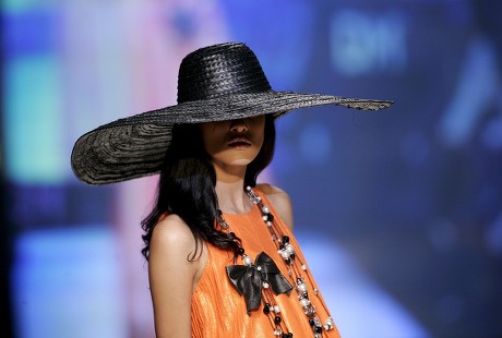 Model Takes Catwalk Wearing Creation Dominican Editorial Stock Photo ...