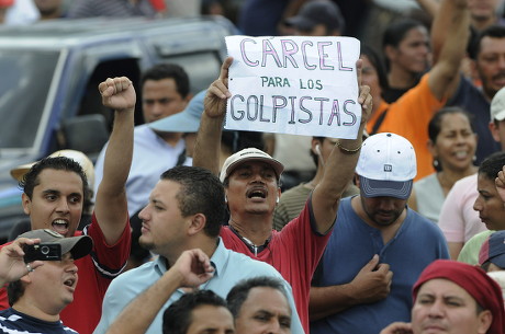 Thousands Hondurans Rally Streets Presidential House Editorial Stock ...