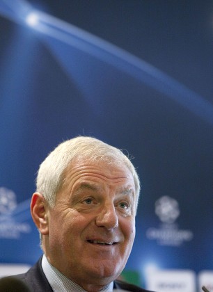 Glasgow Rangers Coach Walter Smith Gestures Editorial Stock Photo ...