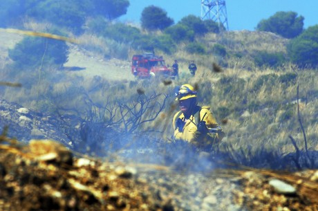 Spanish Firefighters Try Extinguish Fire Beas Editorial Stock Photo ...