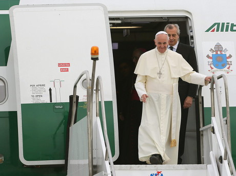 Pope Francis Descends Airplane Galeaoantonio Carlos Editorial Stock ...