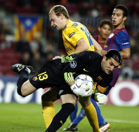Fc Barcelonas Goalkeeper Jose Manuel Pinto Editorial Stock Photo ...