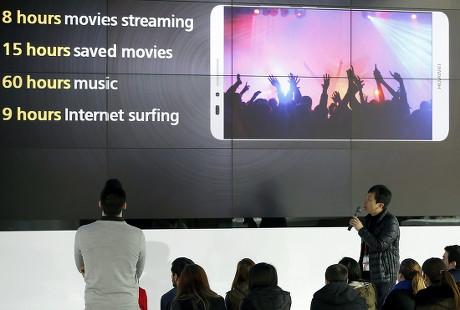 Staff Member Huawei Introduces One Mobiles Editorial Stock Photo ...