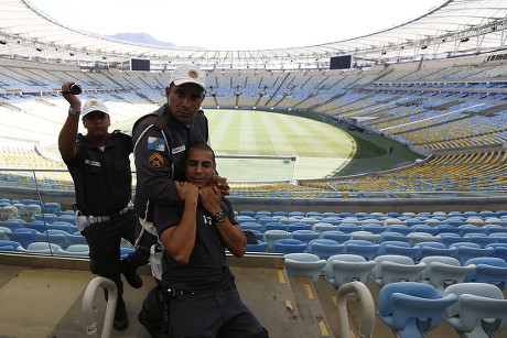 500 Rio riot Stock Pictures, Editorial Images and Stock Photos ...