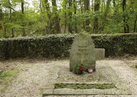 Tombstone On Grave Us Actor Richard Editorial Stock Photo - Stock Image ...