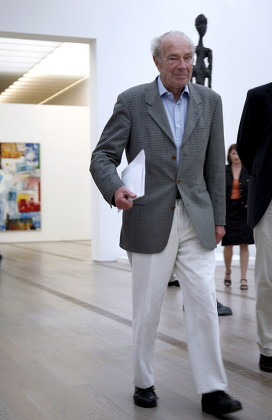 Ernst Beyeler Walks Fondation Beyeler Riehen Editorial Stock Photo ...