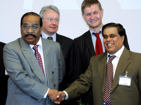 Anton Balasingham L Chief Negotiator Political Editorial Stock Photo ...