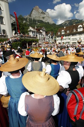 People Traditional Costumes Join Swiss Traditional Editorial Stock ...