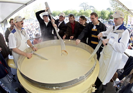 Volunteers Cooks Prepare Worlds Biggest Cheese Editorial Stock Photo ...