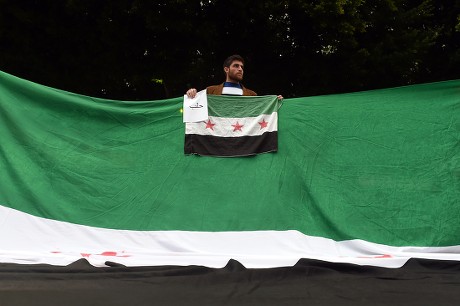 250 Syrian revolutionary flag Stock Pictures, Editorial Images and ...