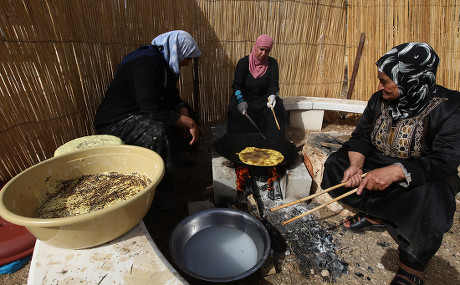 Palestinian Women Cook Zalabya Traditional Bread Editorial Stock Photo ...
