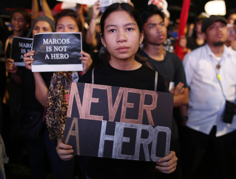 Filipino Protestors Hold Placards Denouncing Burial Editorial Stock ...