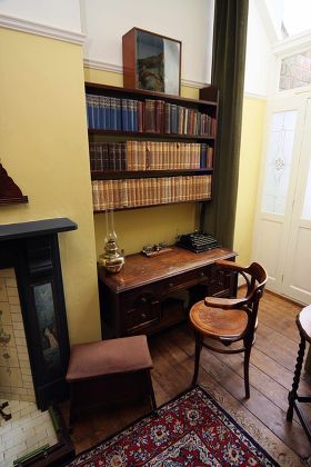 60 Dylan thomas house Stock Pictures, Editorial Images and Stock Photos ...