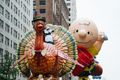 Charlie Brown Balloon Floats Behind Turkeyshaped Editorial Stock Photo ...