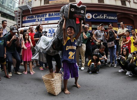 Filipino Children Poor Families Use Makeshift Editorial Stock Photo ...