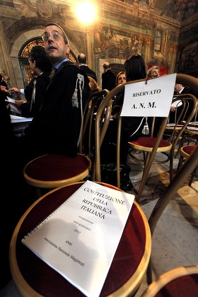 10 Courtroom show judges Stock Pictures, Editorial Images and Stock ...