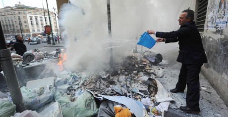 __COUNT__ imágenes de Italy Naples Garbage Crisis - May 2011 - Imágenes ...