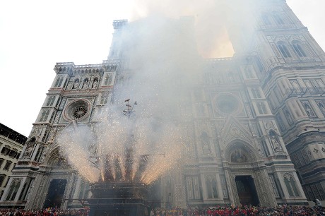 Scoppio Del Carro Explosion Cart Folk Editorial Stock Photo - Stock ...