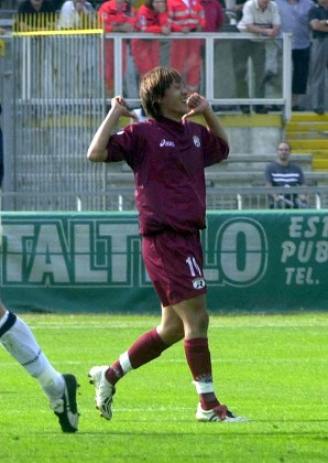 Japanese Midfielder Shunsuke Nakamura Reggina Celebrates Editorial ...