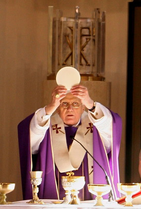 Pope Benedict Raises Chalice During Mass Editorial Stock Photo - Stock ...